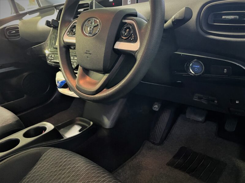 トヨタ プリウス 1.8 E | 輸入車販売 ZAMTECH (ザムテック)